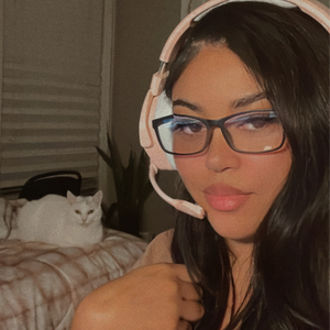 Top Female Twitch Streamers: Most Important Stats by 2024